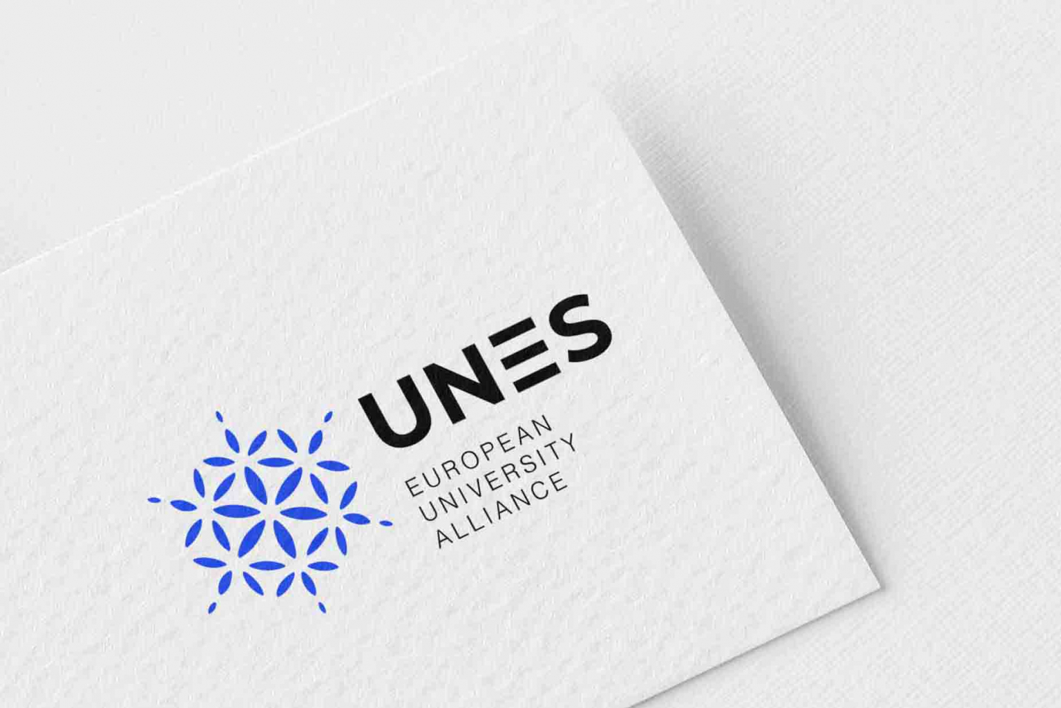 Unes - Logo - Marion Jolly I Graphiste Paris